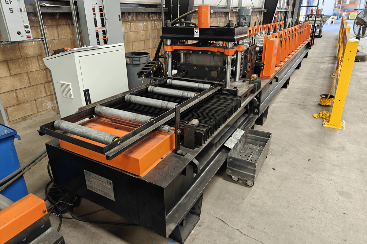 C BRACING SECTION ROLL FORMING MACHINE - Business